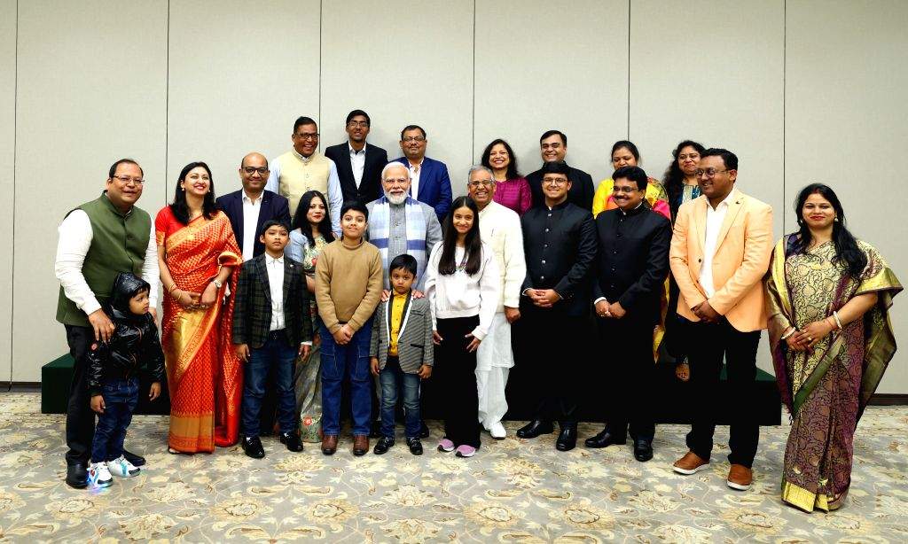 Prime Minister Narendra Modi meets the family members of Bharat Ratna ...