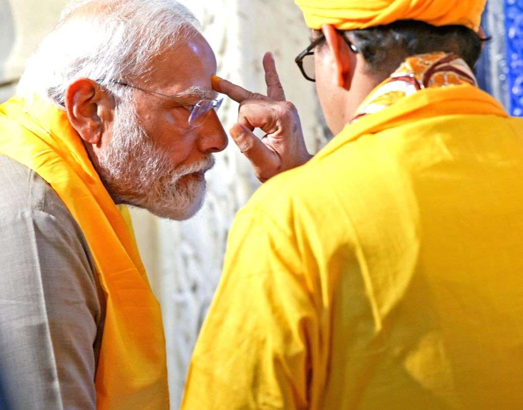 Prime Minister Narendra Modi offers prayers at Shri Krishna Janmabhoomi ...