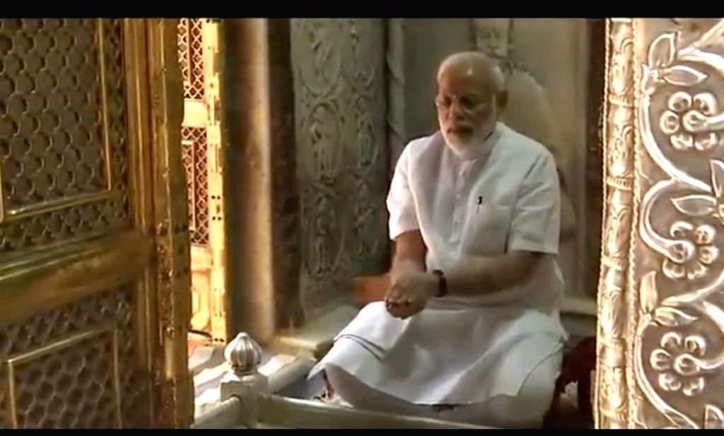 PM Modi offers prayers at Kashi Vishwanath Temple