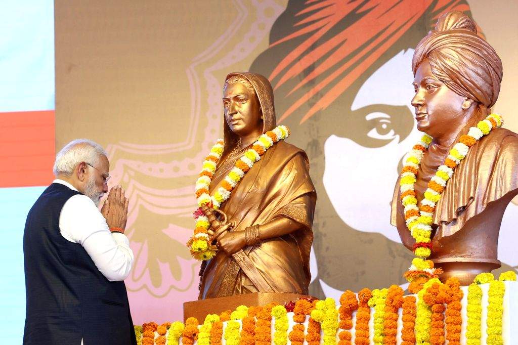 Prime Minister Narendra Modi pays floral tribute to Swami Vivekananda ...