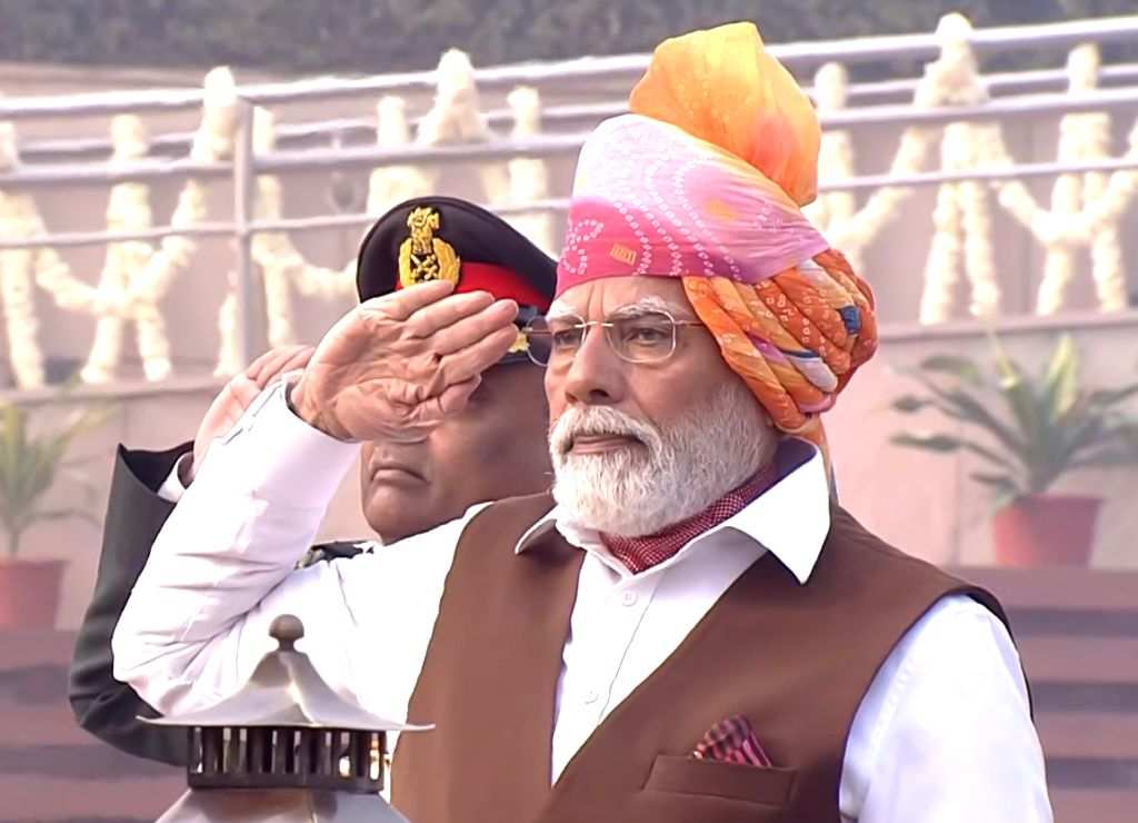 Prime Minister Narendra Modi pays homage at the National War Memorial ...