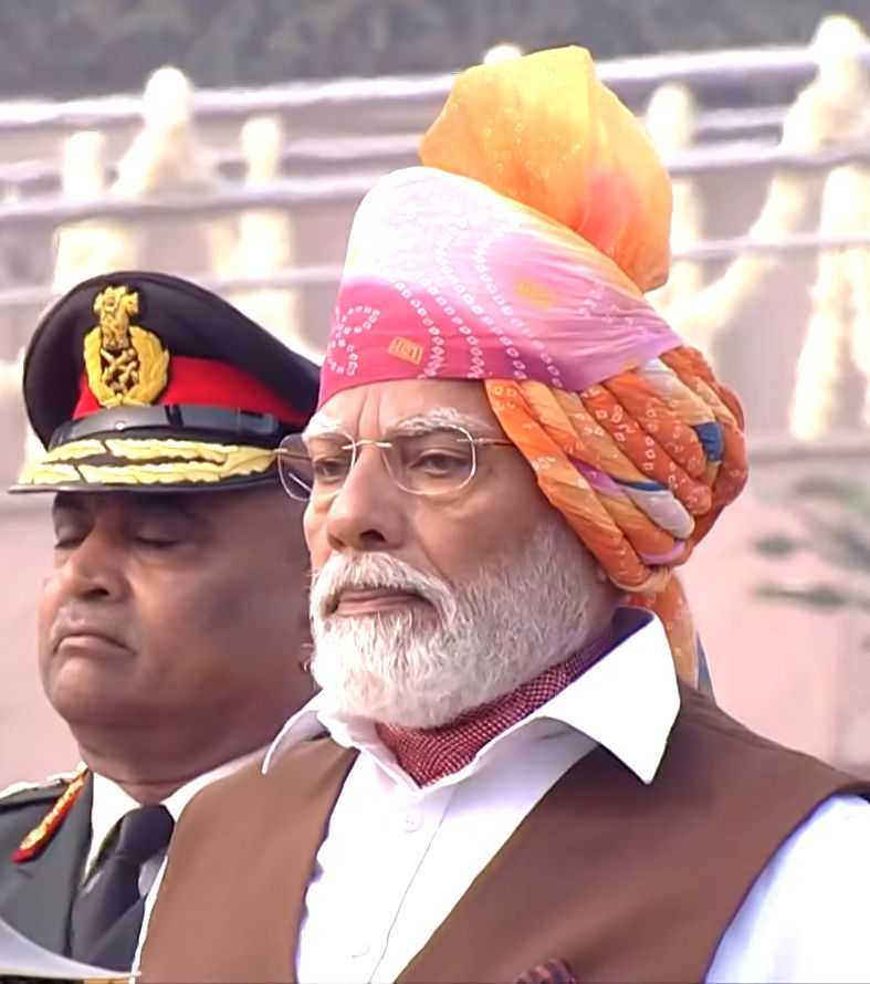 Prime Minister Narendra Modi pays homage at the National War Memorial ...