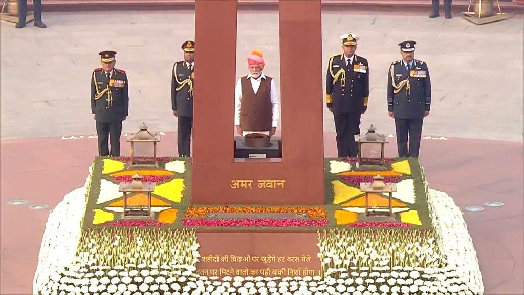 Prime Minister Narendra Modi pays homage at the National War Memorial ...