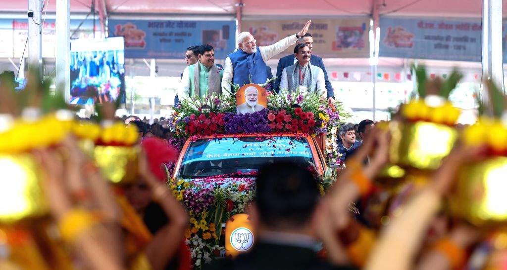 Prime Minister Narendra Modi receives a warm welcome from people