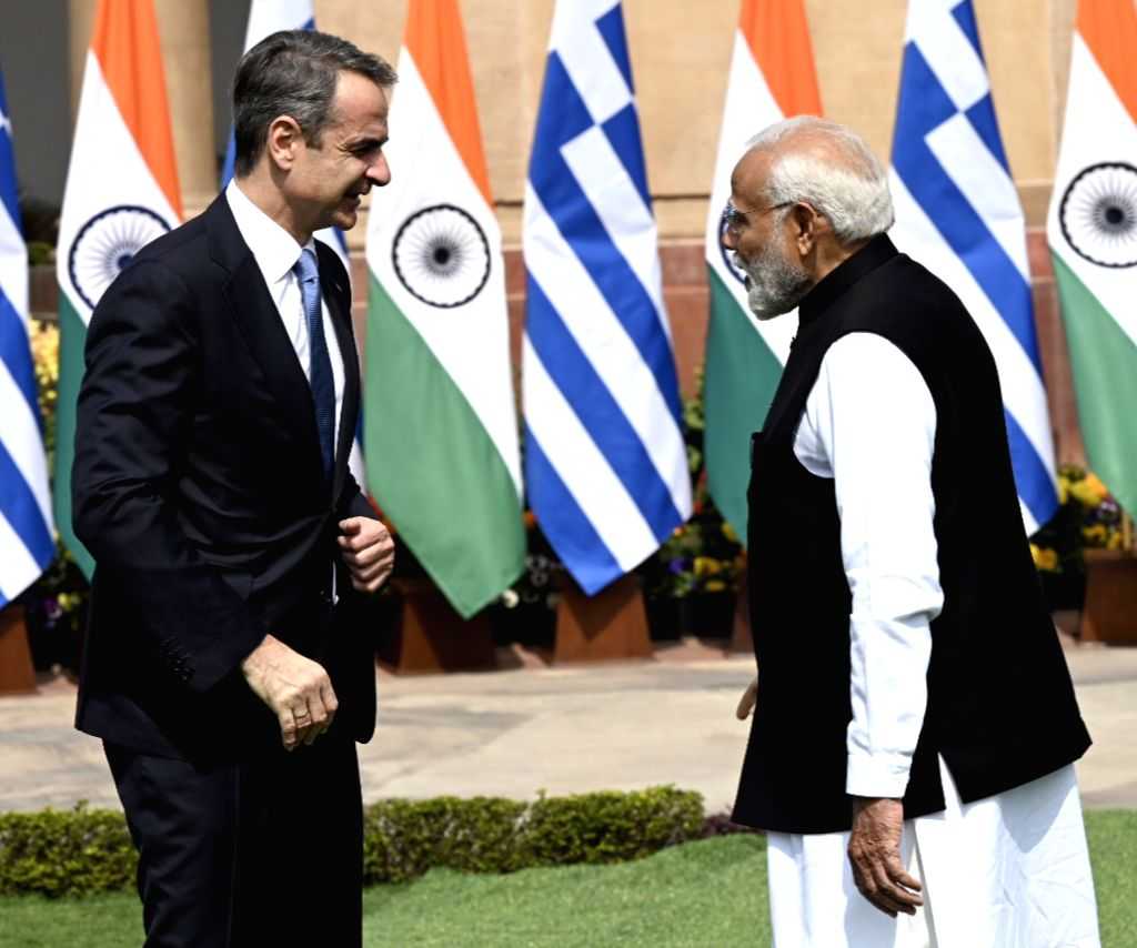 Prime Minister Narendra Modi with Prime Minister of Greece Kyriakos ...