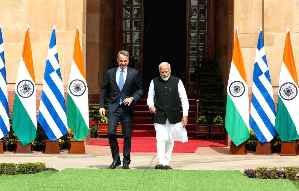 Prime Minister Narendra Modi with Prime Minister of Greece Kyriakos ...