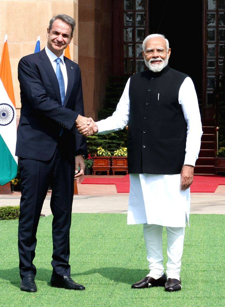 Prime Minister Narendra Modi with Prime Minister of Greece Kyriakos ...