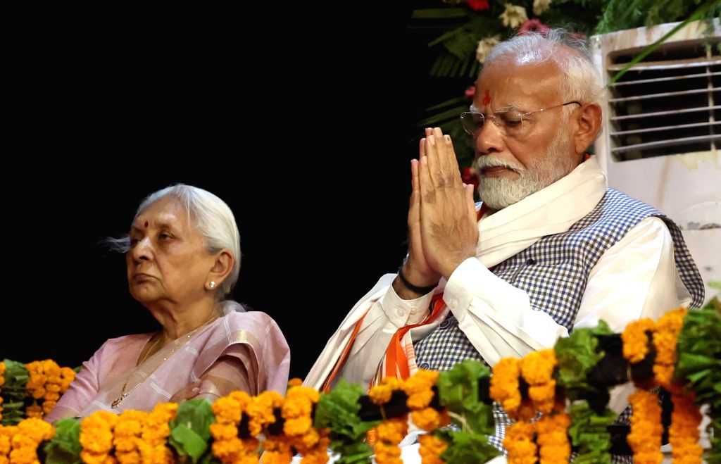 Prime Minister Narendra Modi with Uttar Pradesh Chief Minister Yogi ...