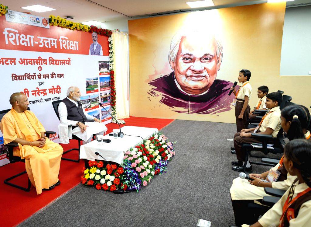 Prime Minister Narendra Modi with Uttra Pradesh Chief Minister Yogi ...