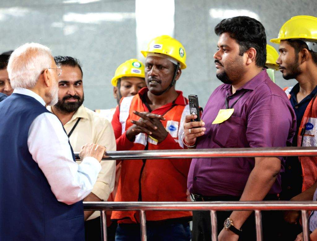 Prime Minister Narenndra Modi inaugurates the extension of Delhi ...
