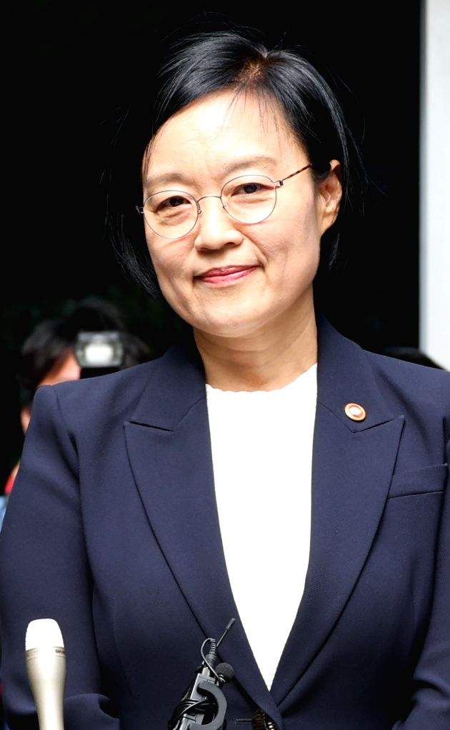 Prime Minister Nominee Han Seong-sook Speaks to Media