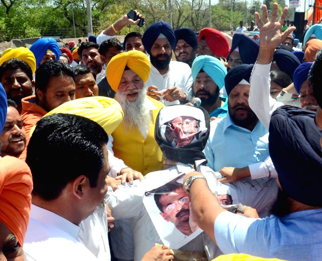 SAD demonstration against Kejriwal