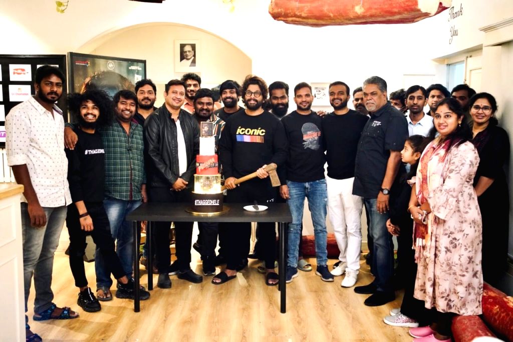Free Photo: 'Pushpa'-themed party to celebrate Allu Arjun's return from ...