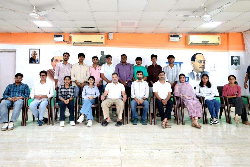 Rahul Gandhi Meets NEET Aspirants