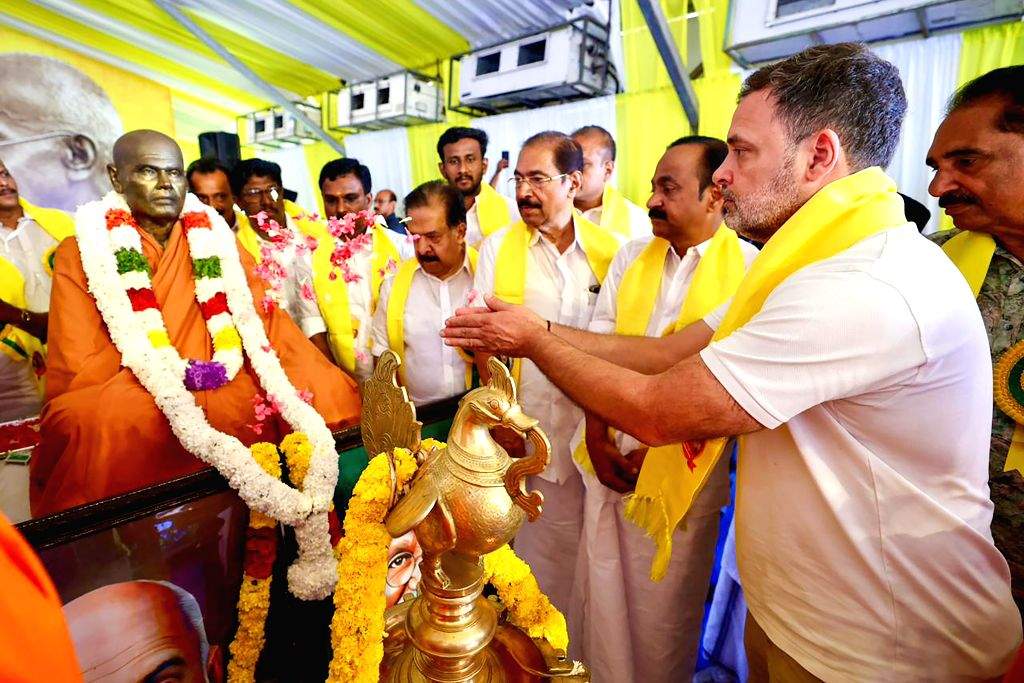 Rahul Gandhi Pays Tribute to Sree Narayana Gurudevan