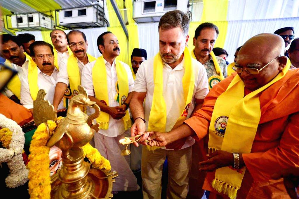 Rahul Gandhi Pays Tribute to Sree Narayana Gurudevan