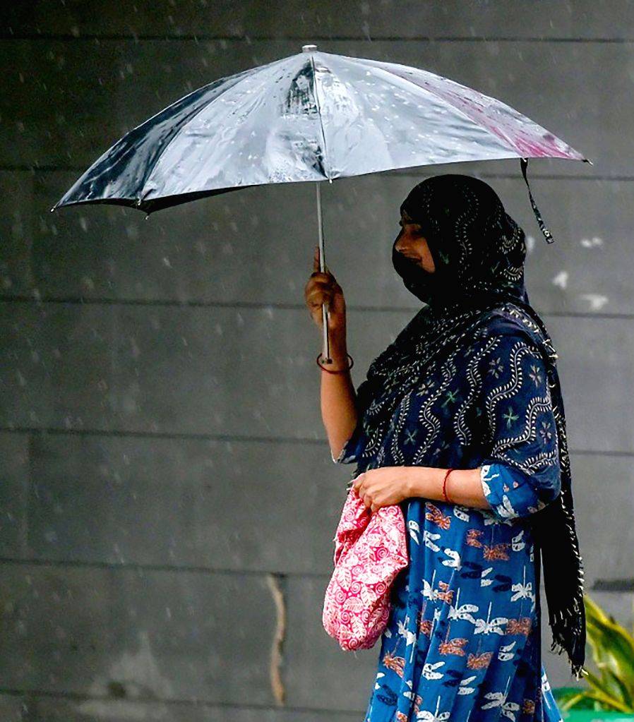 Rain in Noida