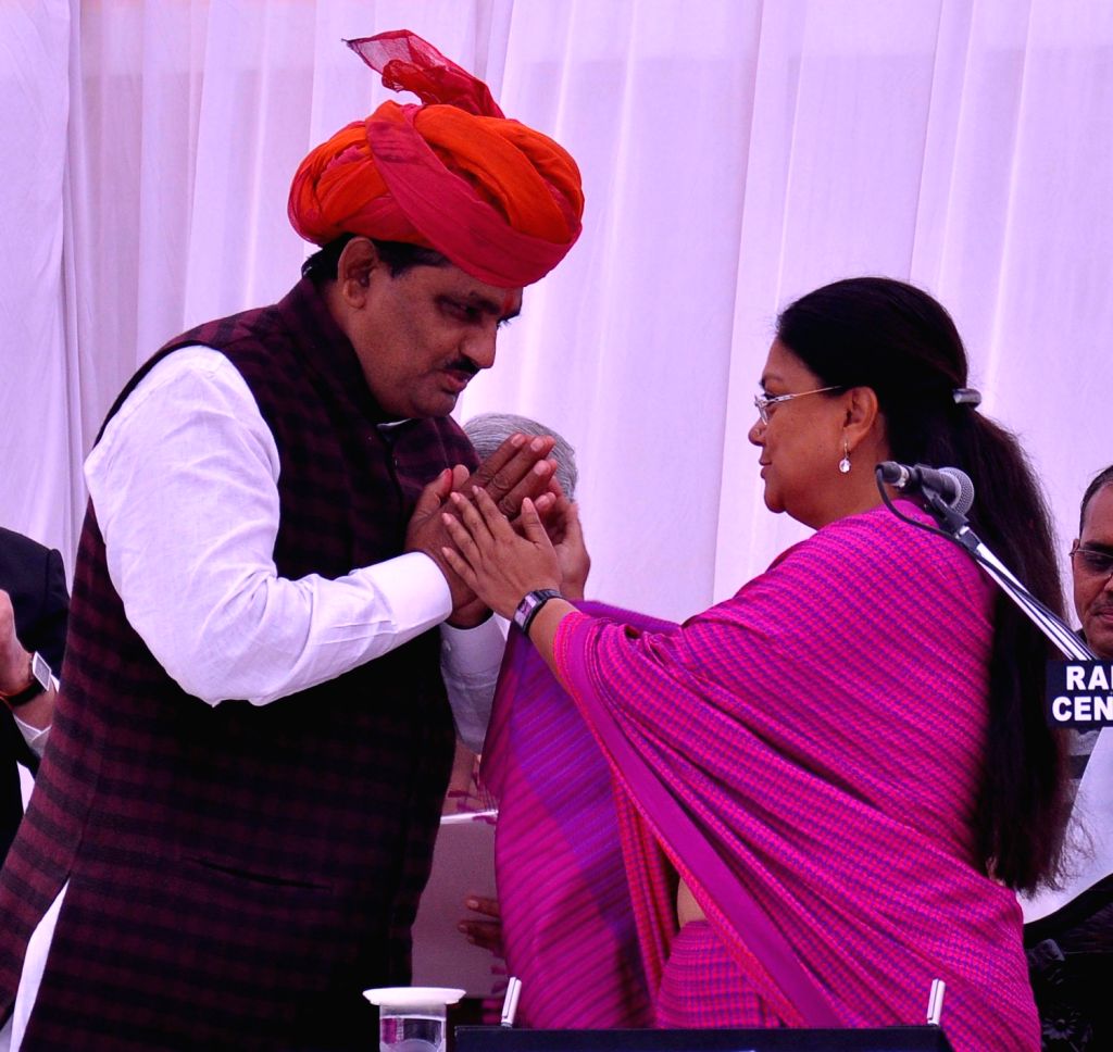 Vasundhara Raje greets Gulab Chand Katariya and Prabhulal Saini after ...