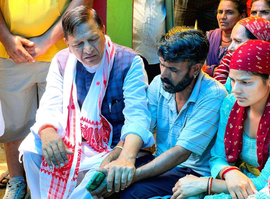 Rajeev Bindal Meets Flood-Affected Families in Pangliyur