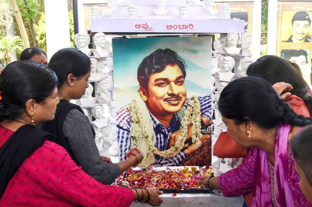 Rajkumar fans pay tribute on actor's birth anniversary