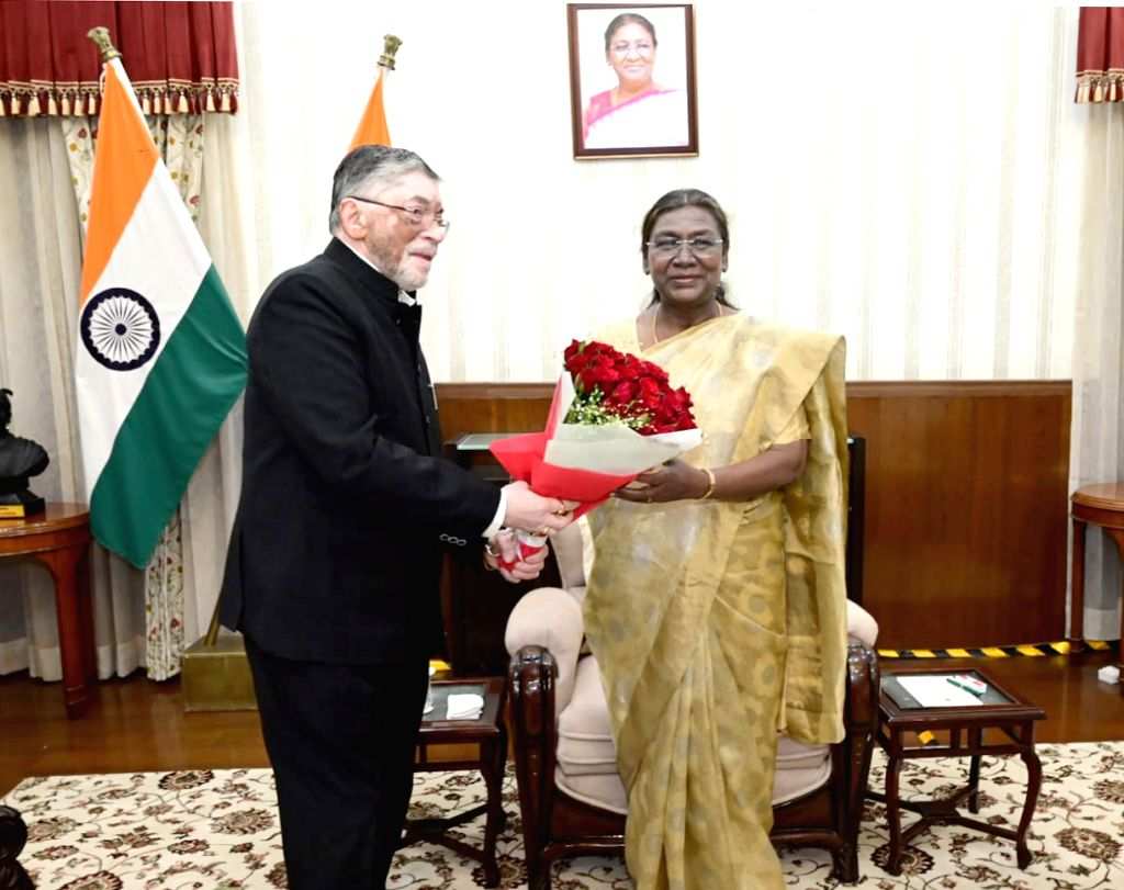 Governor of Jharkhand Santosh Kumar Gangwar meets President Droupadi Murmu