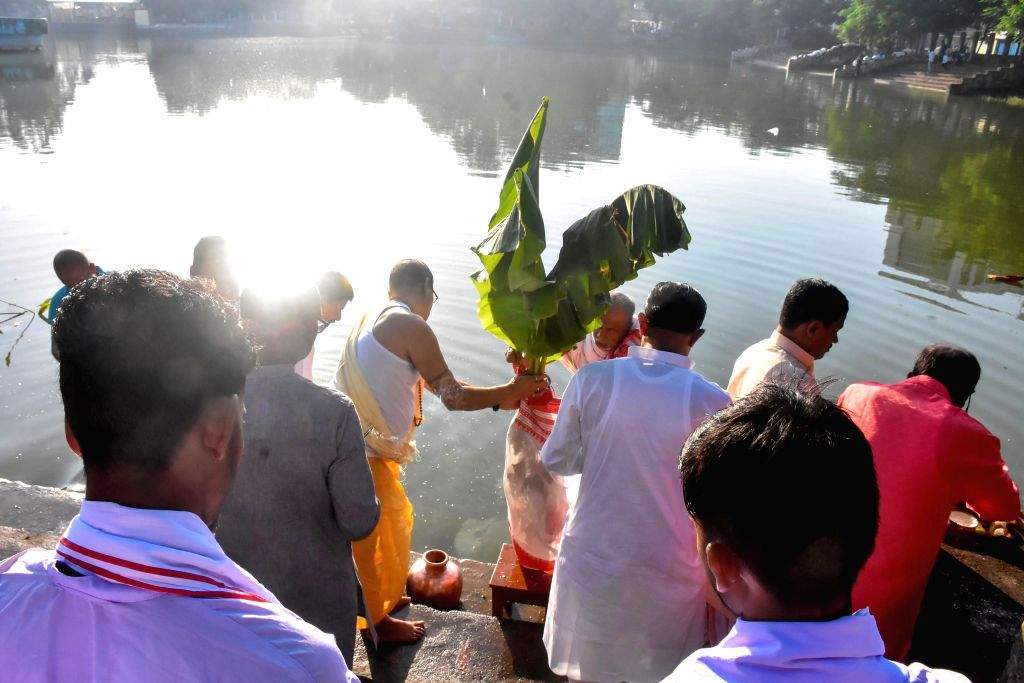 Ranchi : Hindu priests offer prayer to Banana Tree (Kola Bou) on the ...