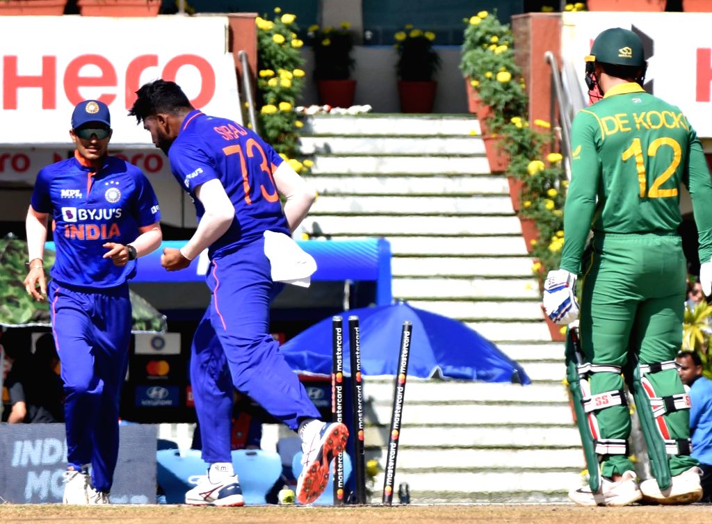 Ranchi : Indian bowler Mohammed Siraj celebrates after taking Quinton ...