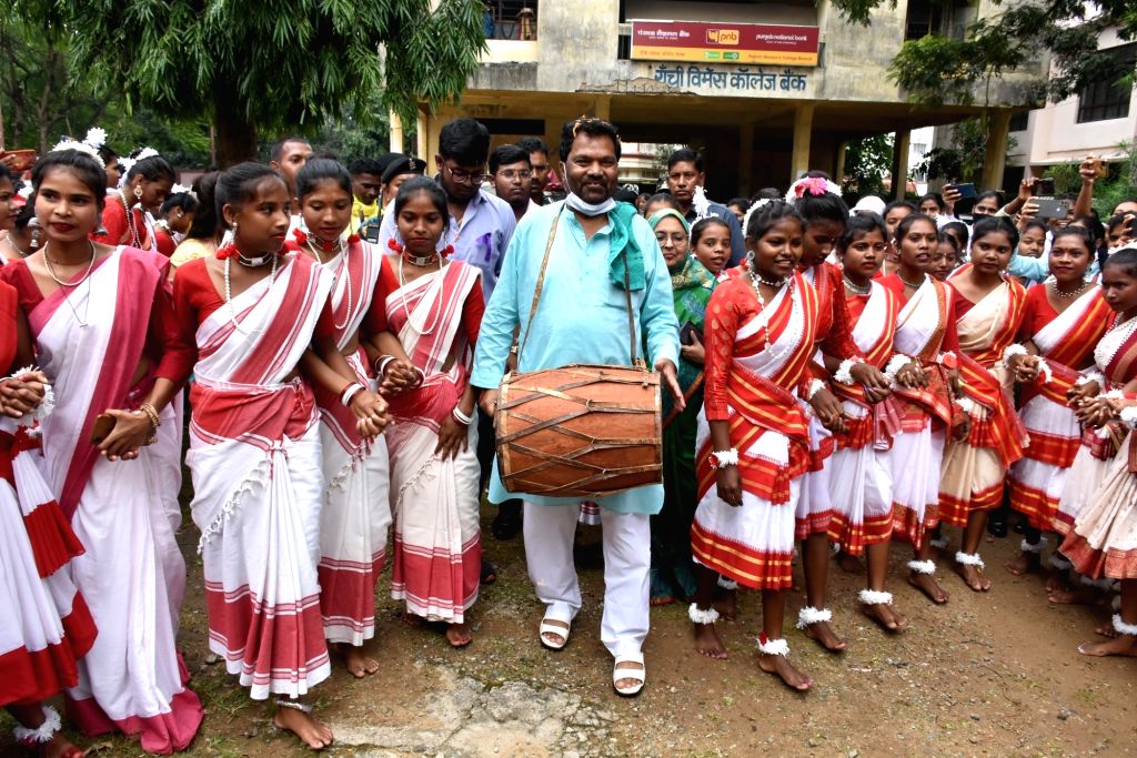 Ranchi : Jharkhand Education Minister Jagarnath Mahato plays the ...