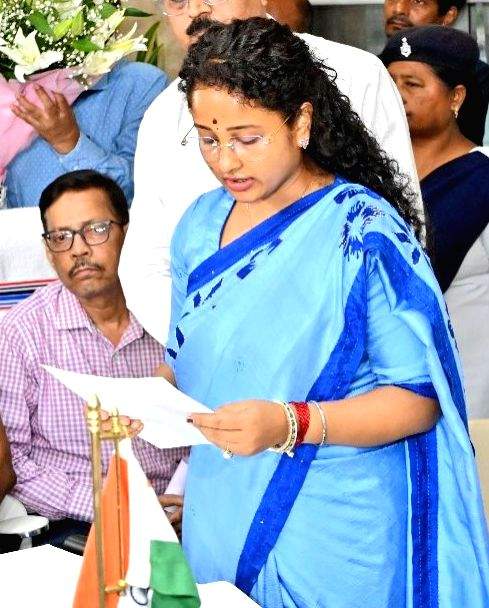 Ranchi : Jharkhand Mukti Morcha (JMM) leader Kalpana Soren, takes oath ...