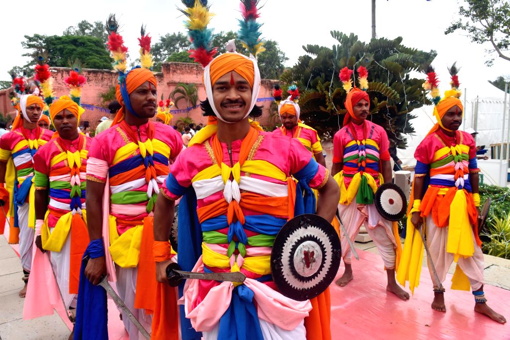 Ranchi : People from Tribal community dressed in traditional attire ...
