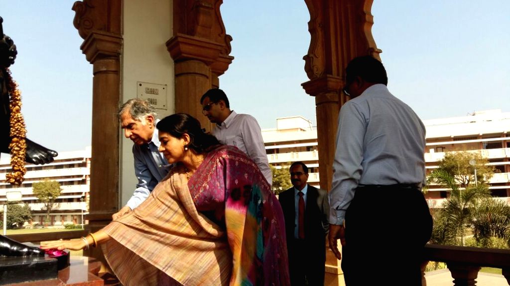 On 79th birthday, Ratan Tata meets RSS chief in Nagpur (Lead) (With Image)