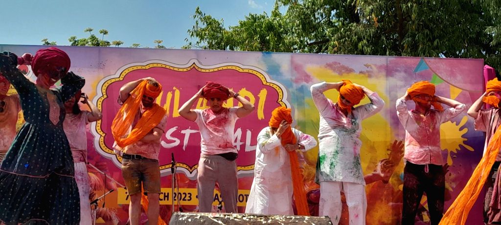 Free photo : Record tourists reach Jaipur for Dhulandi Mahotsav after ...