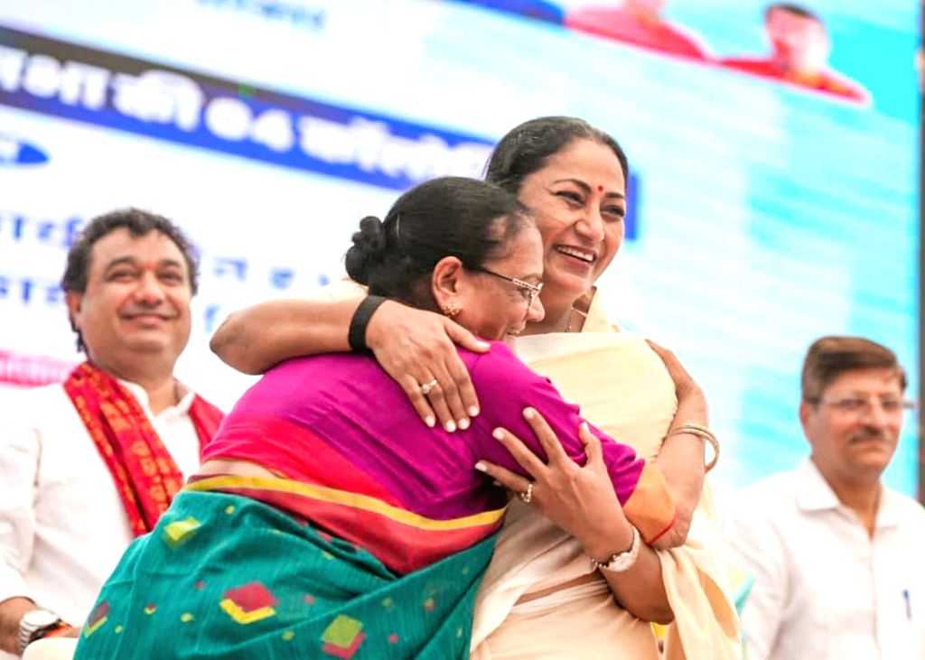 Rekha Gupta Lays Foundation Stone for Development Works