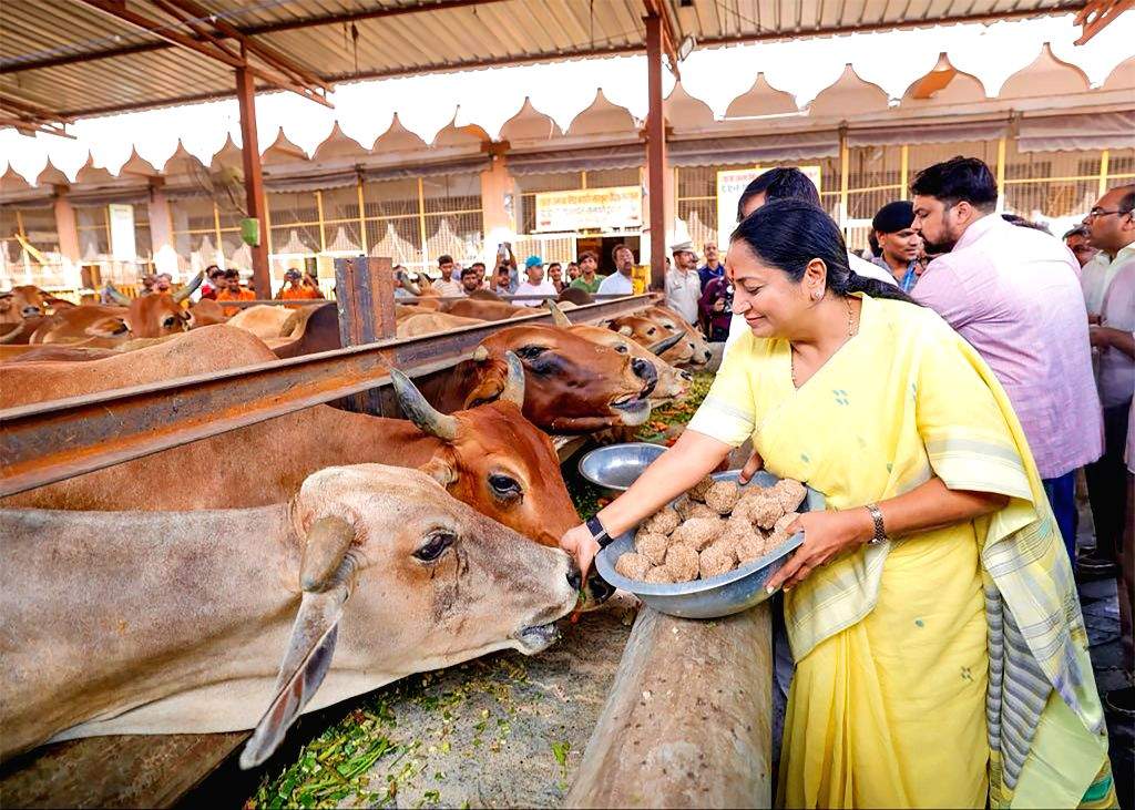Rekha Gupta offers prayers at Pinjrapole Gaushala temple