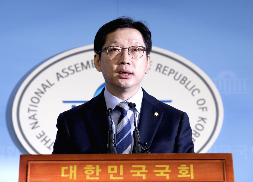 Lawmaker in hot water declares bid for election