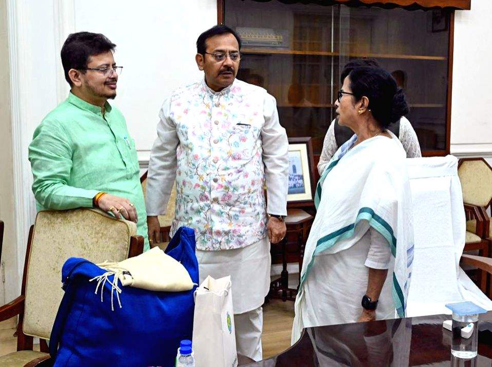 Ritabrata Bandyopadhyay meets West Bengal Chief Minister Mamata ...