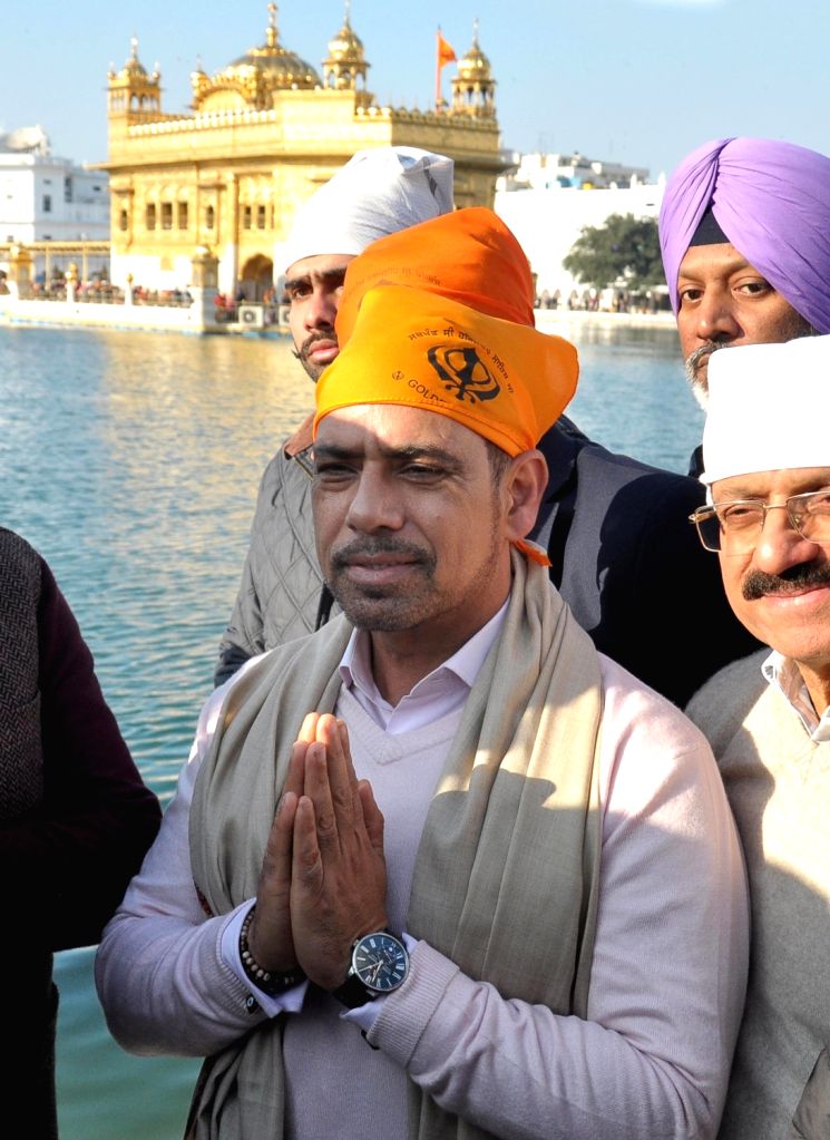 Robert Vadra pays obeisance at the Golden Temple.
