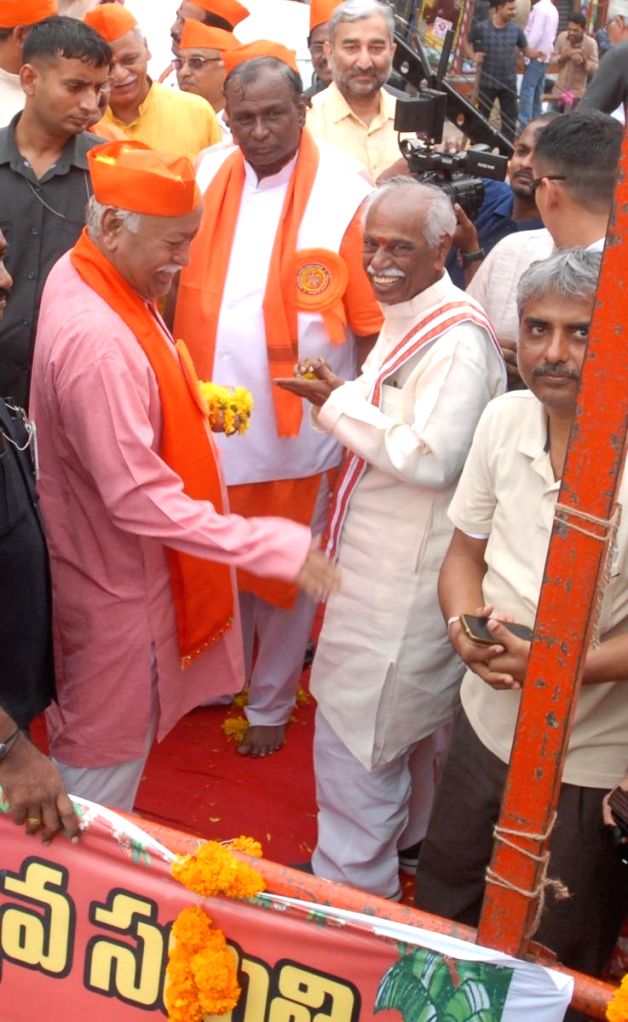 Ganesh Immersion procession - Mohan Bhagwat, Bandaru Dattatreya