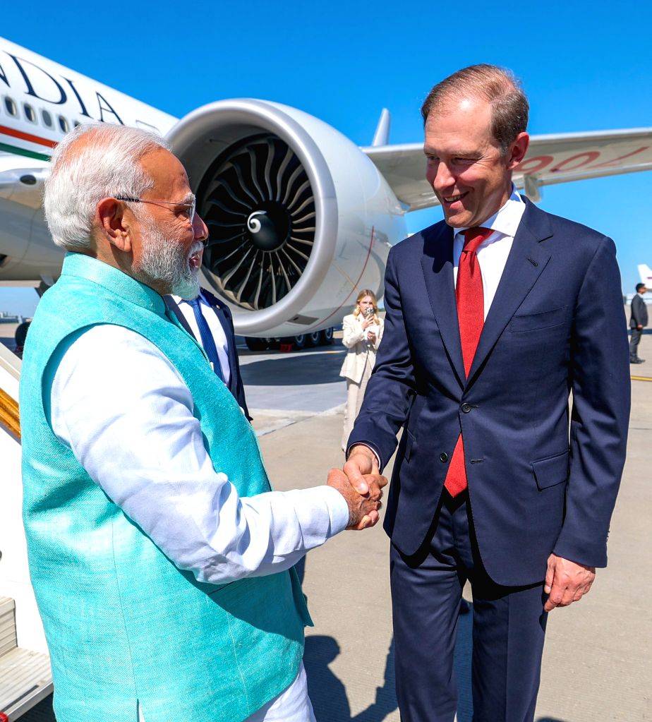 Russia : Prime Minister Narendra Modi arrives in Moscow