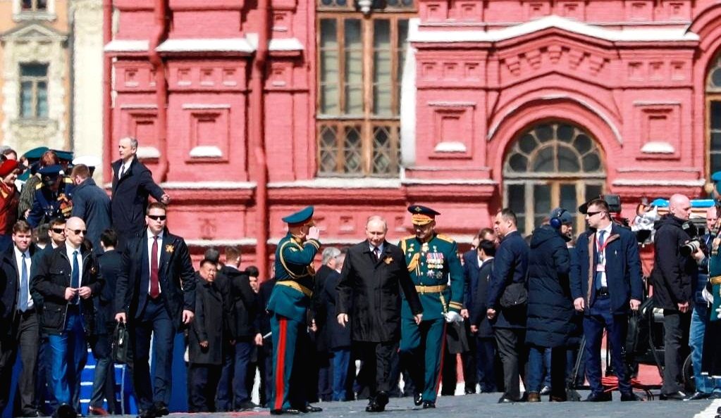 Moscow : Russian President Vladimir Putin (C) walks on Red Square after ...