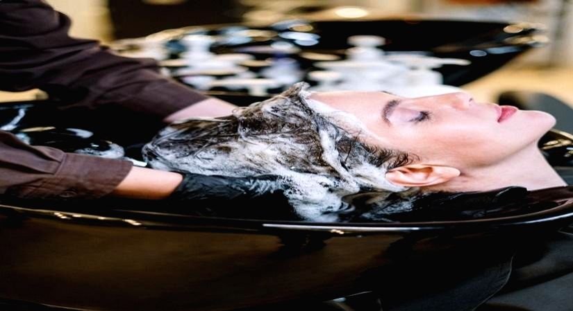 Free Photo:Safegaurd your hair from toxic air pollution