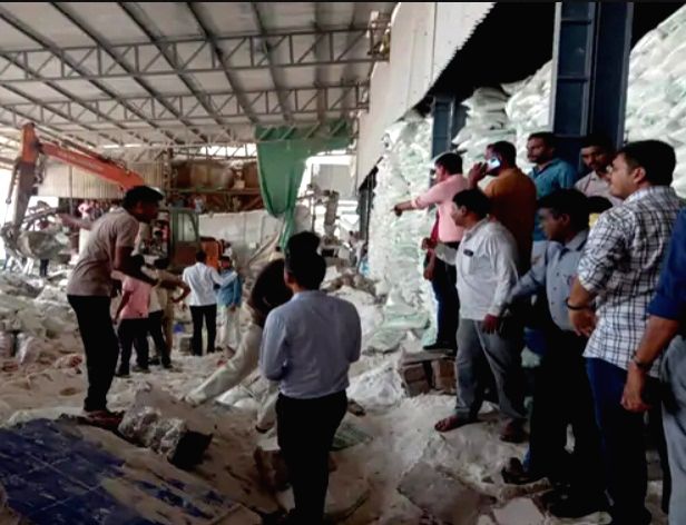 Free Photo :Salt factory wall collapse kills 12 workers, still 15 ...