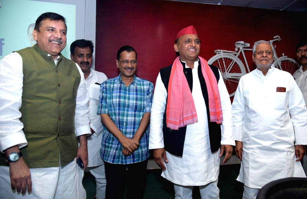 Samajwadi Party President Akhilesh Yadav and AAP president and Delhi ...