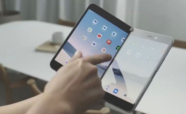Samsung to launch 'clamshell' foldable phone in February