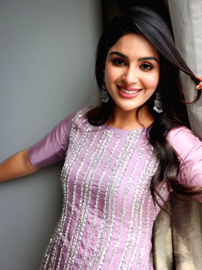 South sensation Samyuktha Menon's latest photoshoot oozes oomph