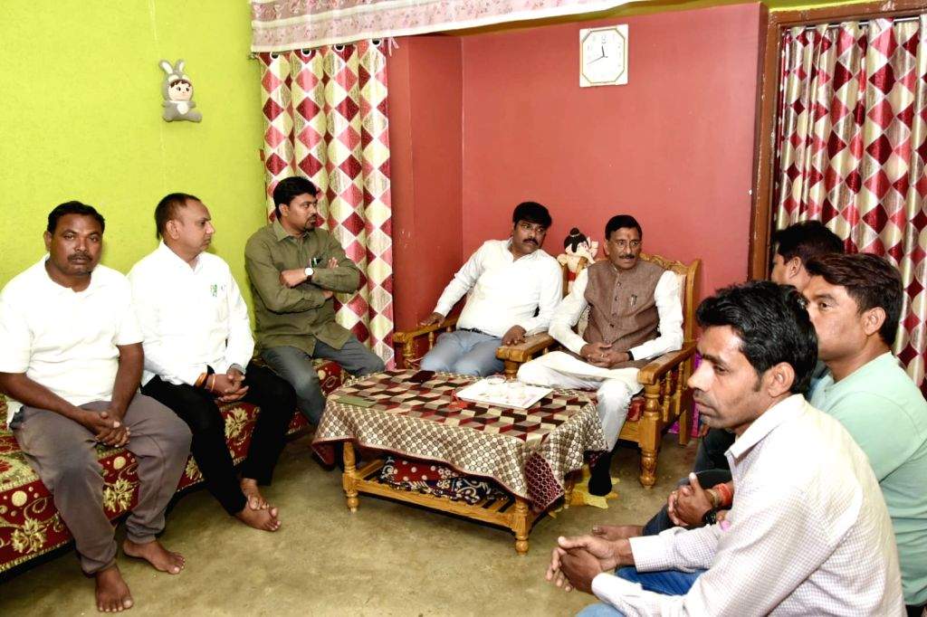Sanjay Seth pays tribute to late Anil Mahato