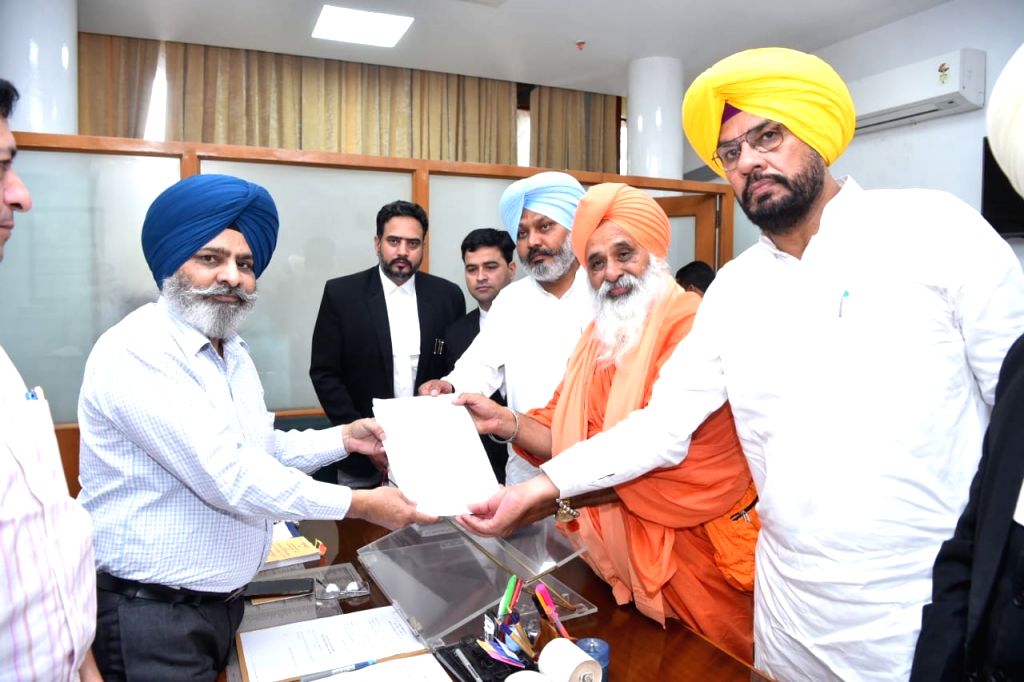 Free Photo :Sant Balbir Singh Seechewal and Vikramjit Singh Sahni today ...