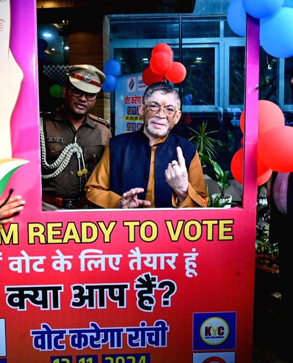 Santosh Gangwar, Governor of Jharkhand, casts his vote at a polling booth