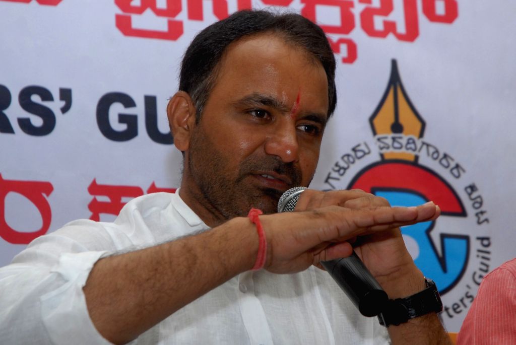 Santosh Lad addressing during his "Meet the press" programme