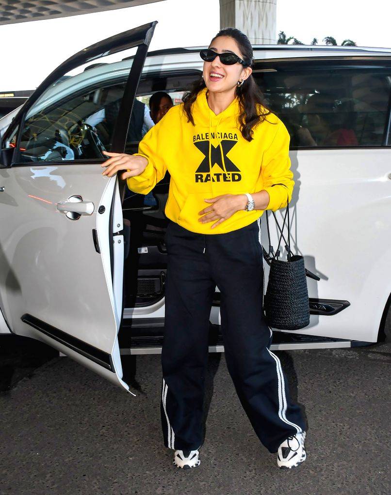 Sara Ali Khan Spotted at Airport